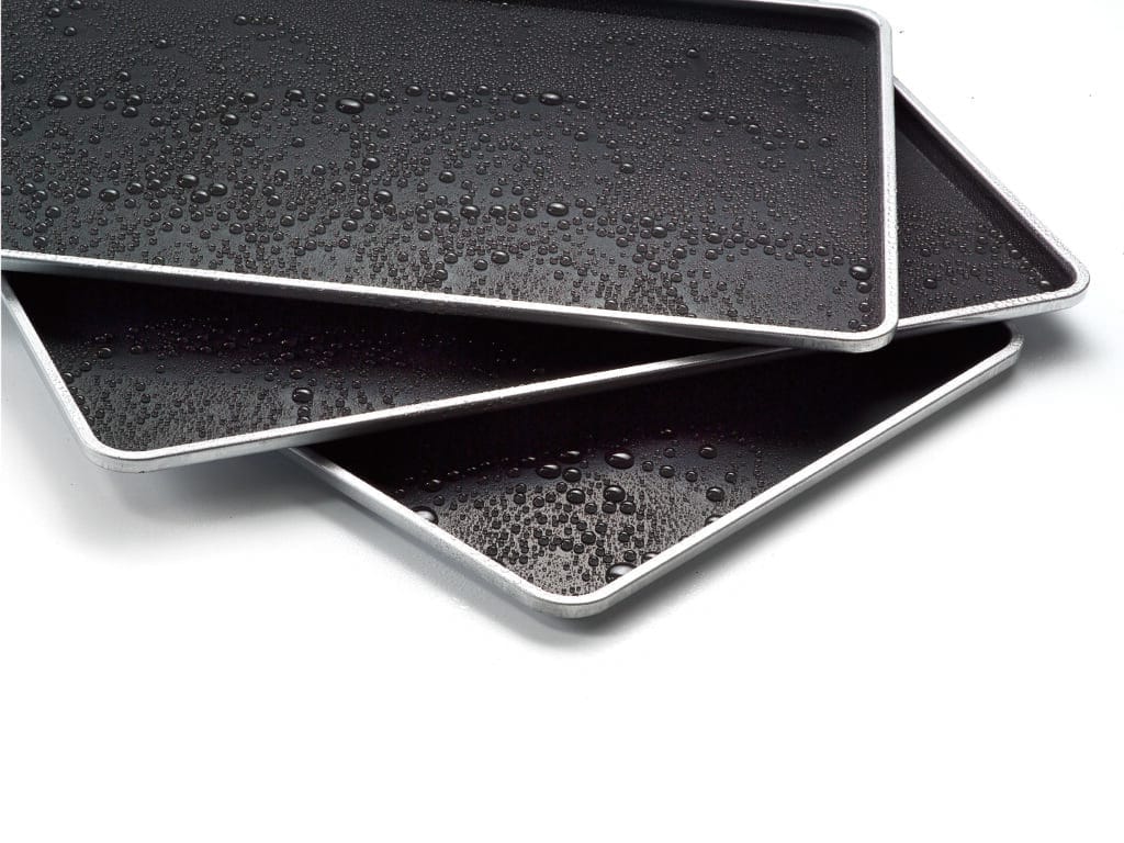 What are the benefits of a square baking pan?